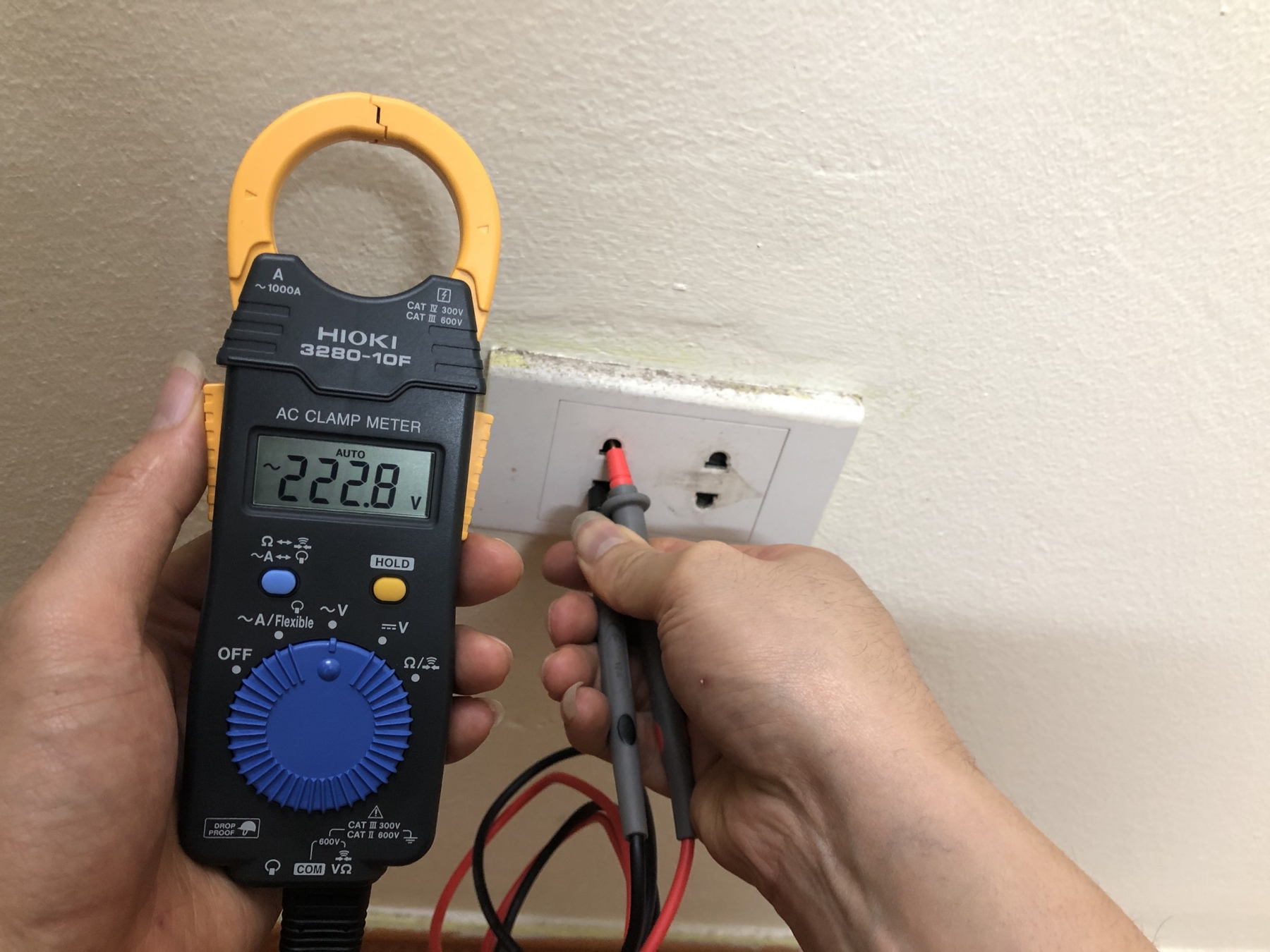 Rò điện là gì? Cách đo dòng rò bằng ampe kìm và đồng hồ vạn năng